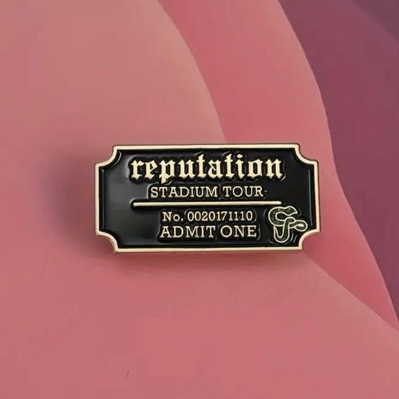 Taylor Swift | Accessories | Taylor Swift Themed Reputation Stadium ...